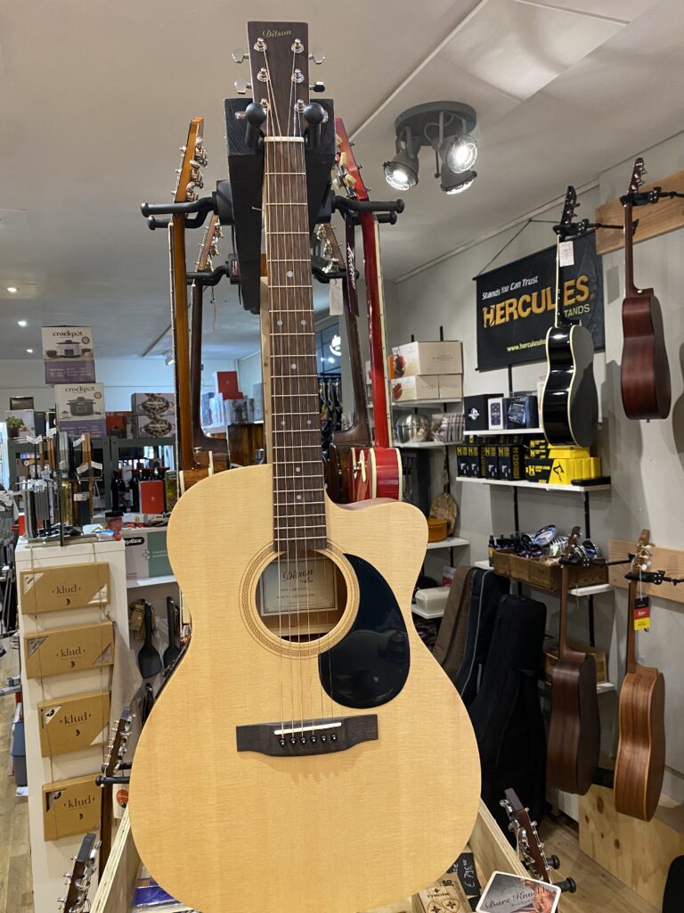 Ditson by Sigma 000C-10E - LP Guitars / GuitarSpecials